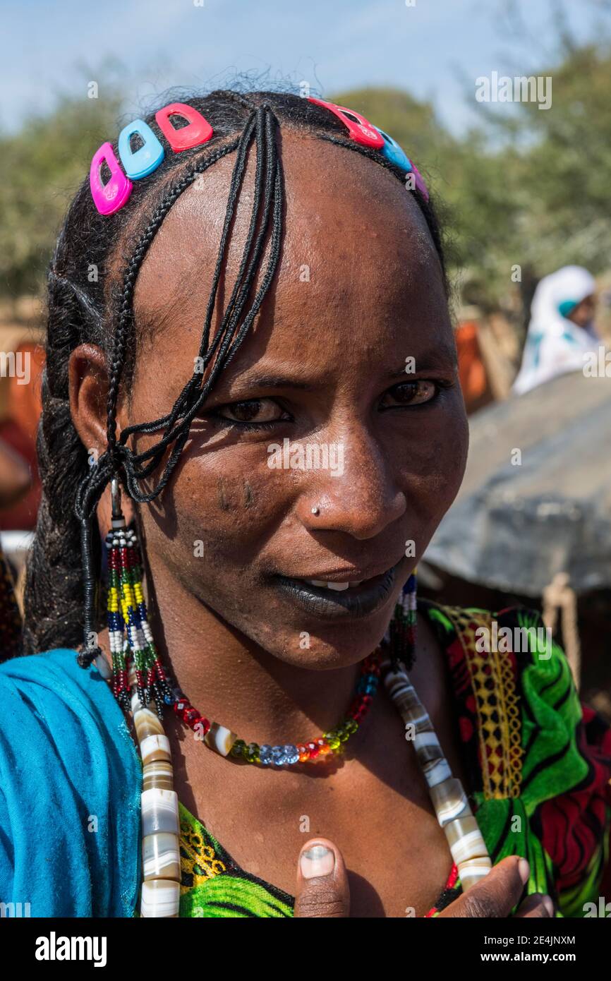 Colourful dressed woman, portrait, Sahel, Chad Stock Photo - Alamy
