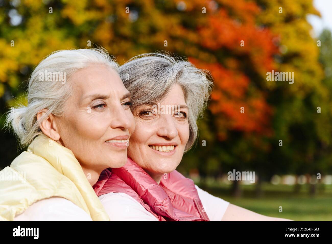 Two mature female friends hi-res stock photography and images - Alamy