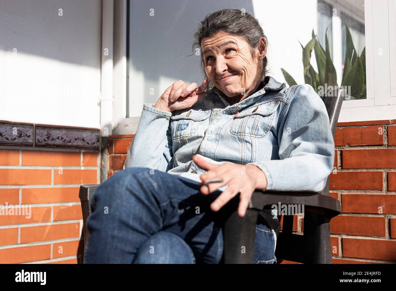 Smiling faces and disabled hi-res stock photography and images - Alamy