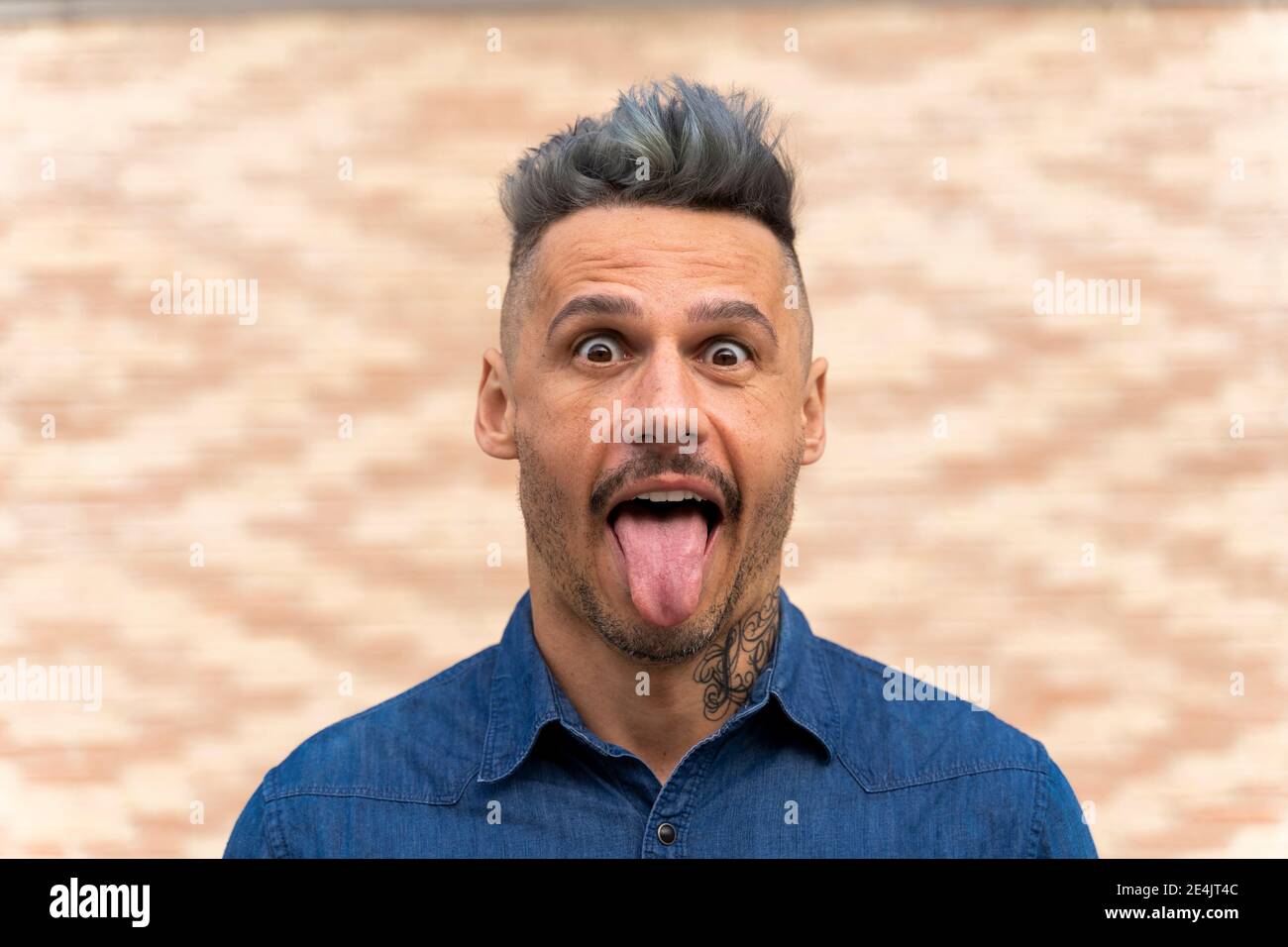 Man sticking out hi-res stock photography and images - Alamy