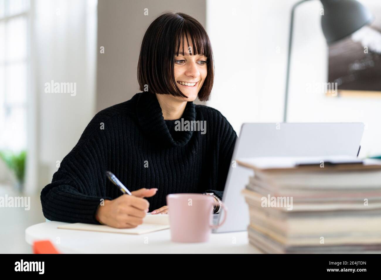 Black student studying in room hi-res stock photography and images - Alamy