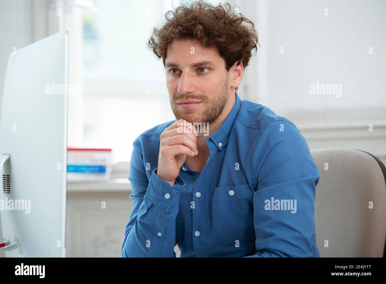 Business entrepreneur office computer hi-res stock photography and ...