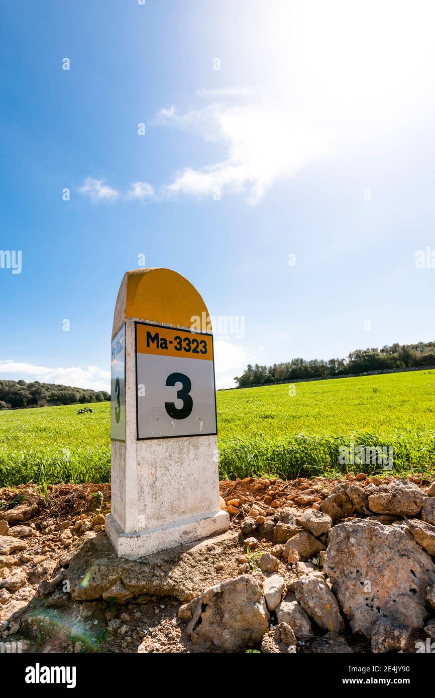 Edge marker hi-res stock photography and images - Alamy
