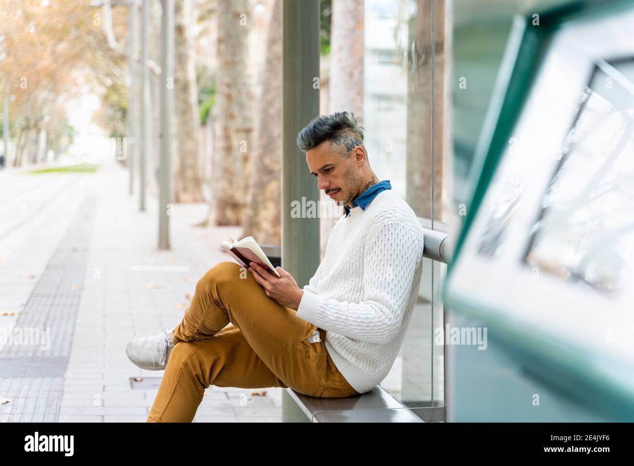 Bus stop reading hi-res stock photography and images - Alamy