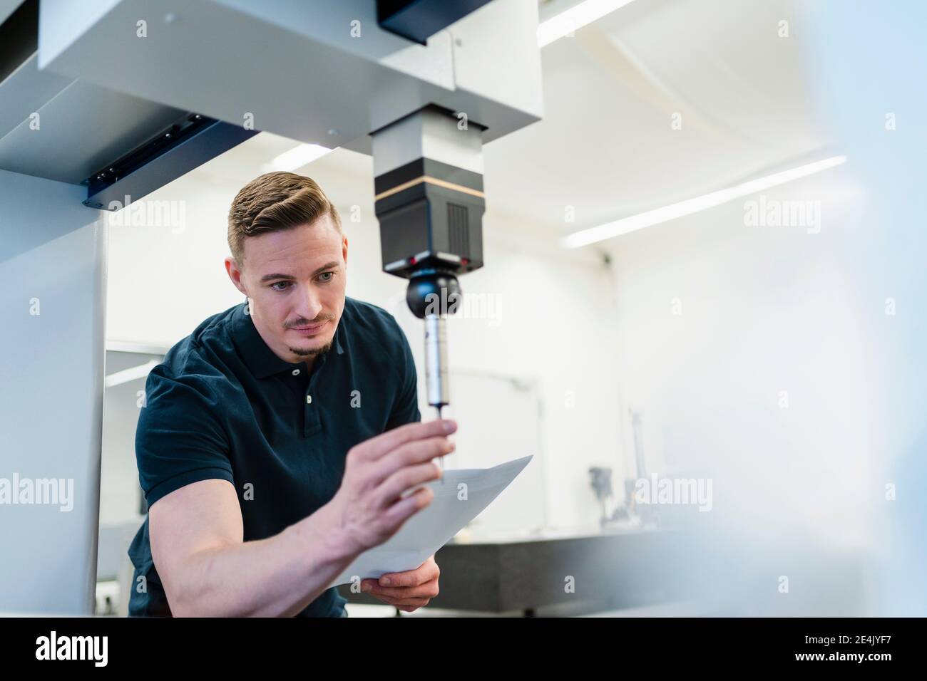 Men fixing machine hi-res stock photography and images - Alamy