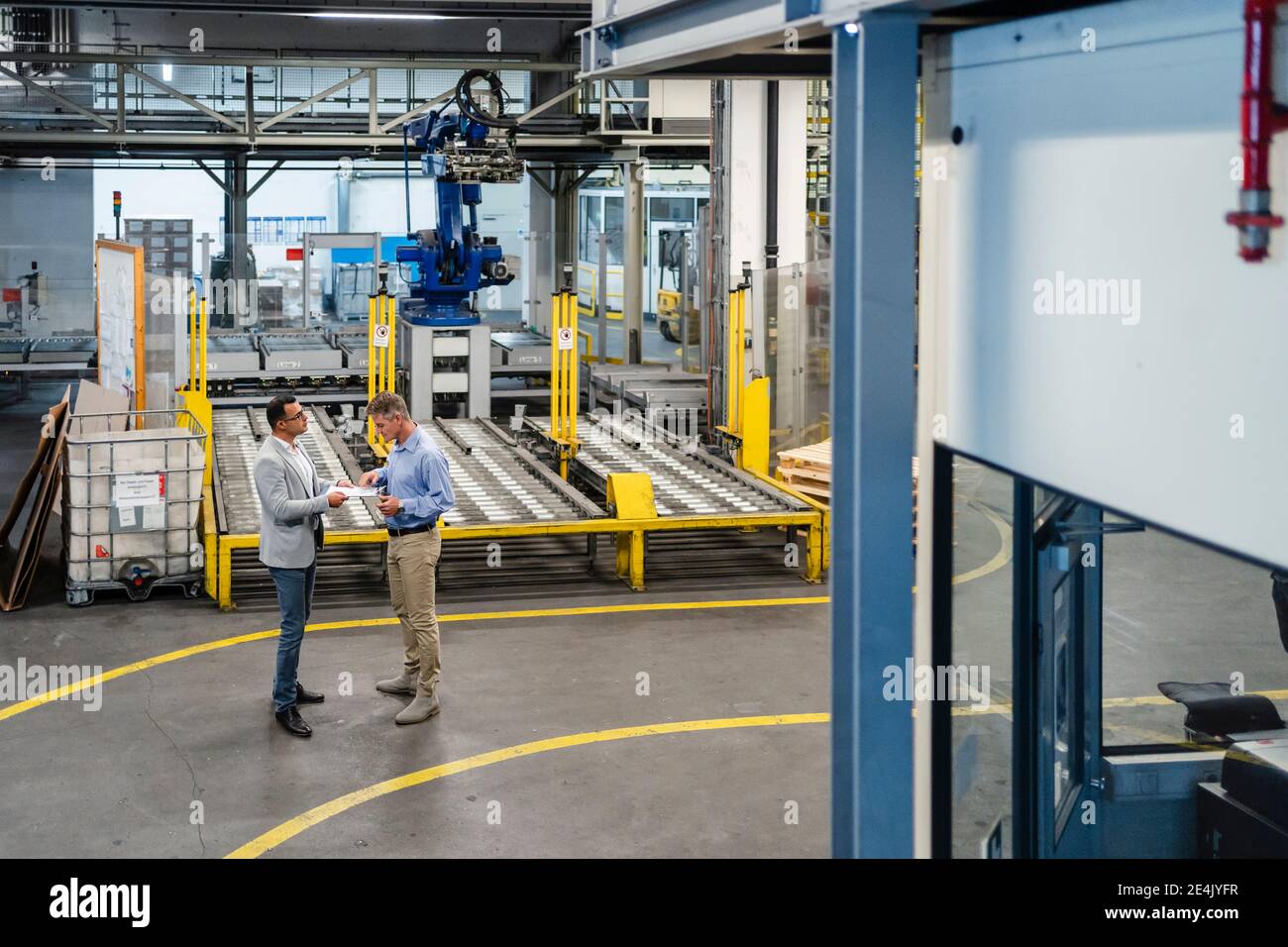 Supervisor talking hi-res stock photography and images - Alamy