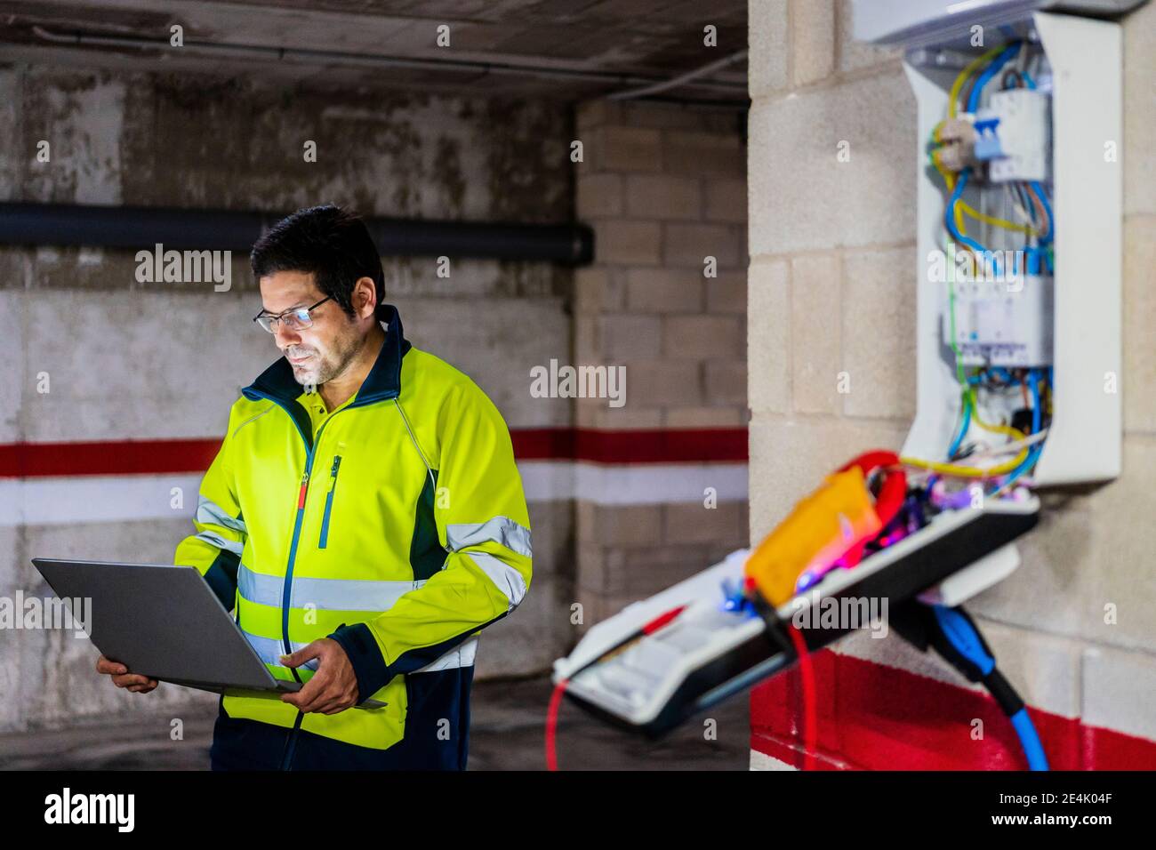 Programming workshop hi-res stock photography and images - Alamy