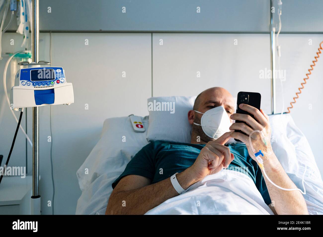 Man lying in hospital bed hi-res stock photography and images - Alamy