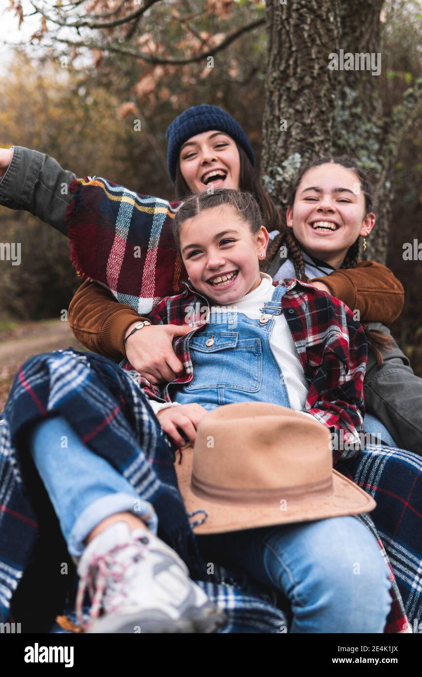Smiling three girls 10 11 years hi-res stock photography and images - Alamy