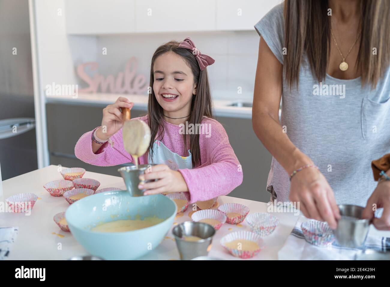 Scooping hi-res stock photography and images - Alamy