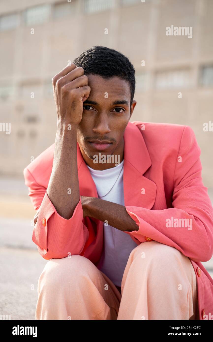 Sitting staring blank hi-res stock photography and images - Alamy