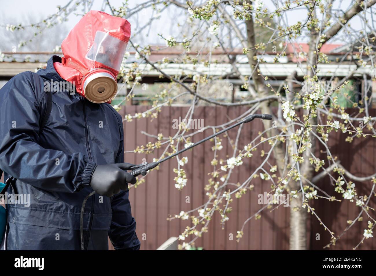 Man spraying pesticides hi-res stock photography and images - Alamy