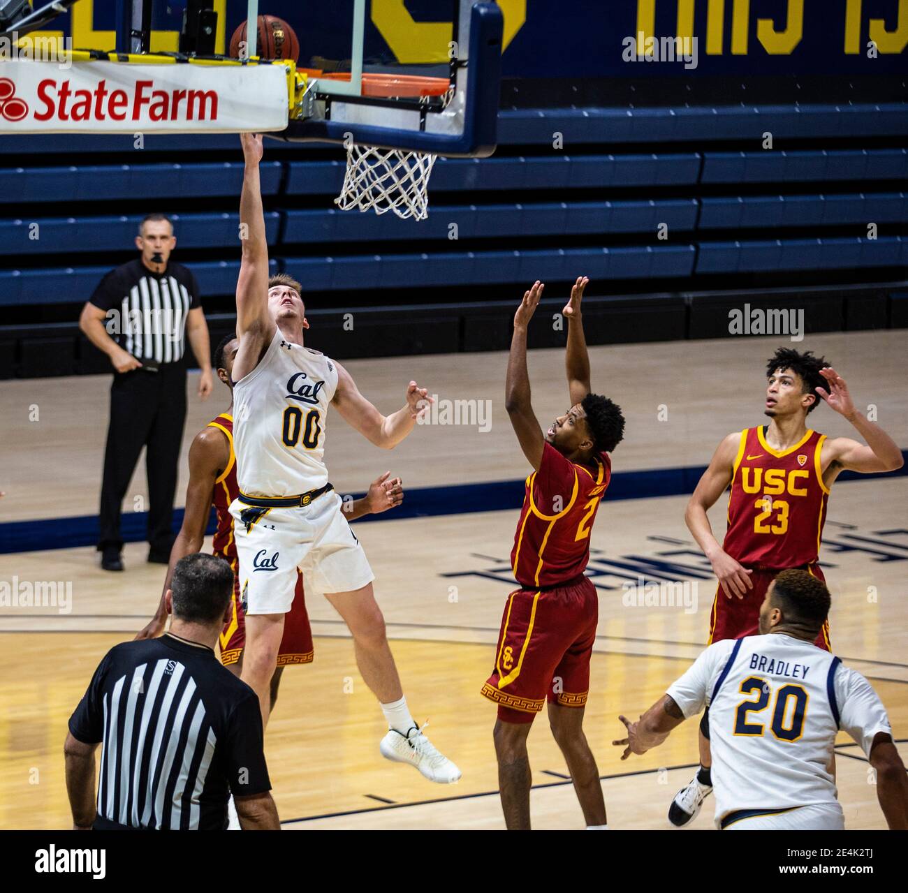 Hass Pavilion. 23rd Jan, 2021. CA U.S.A. California guard Ryan Betley ...