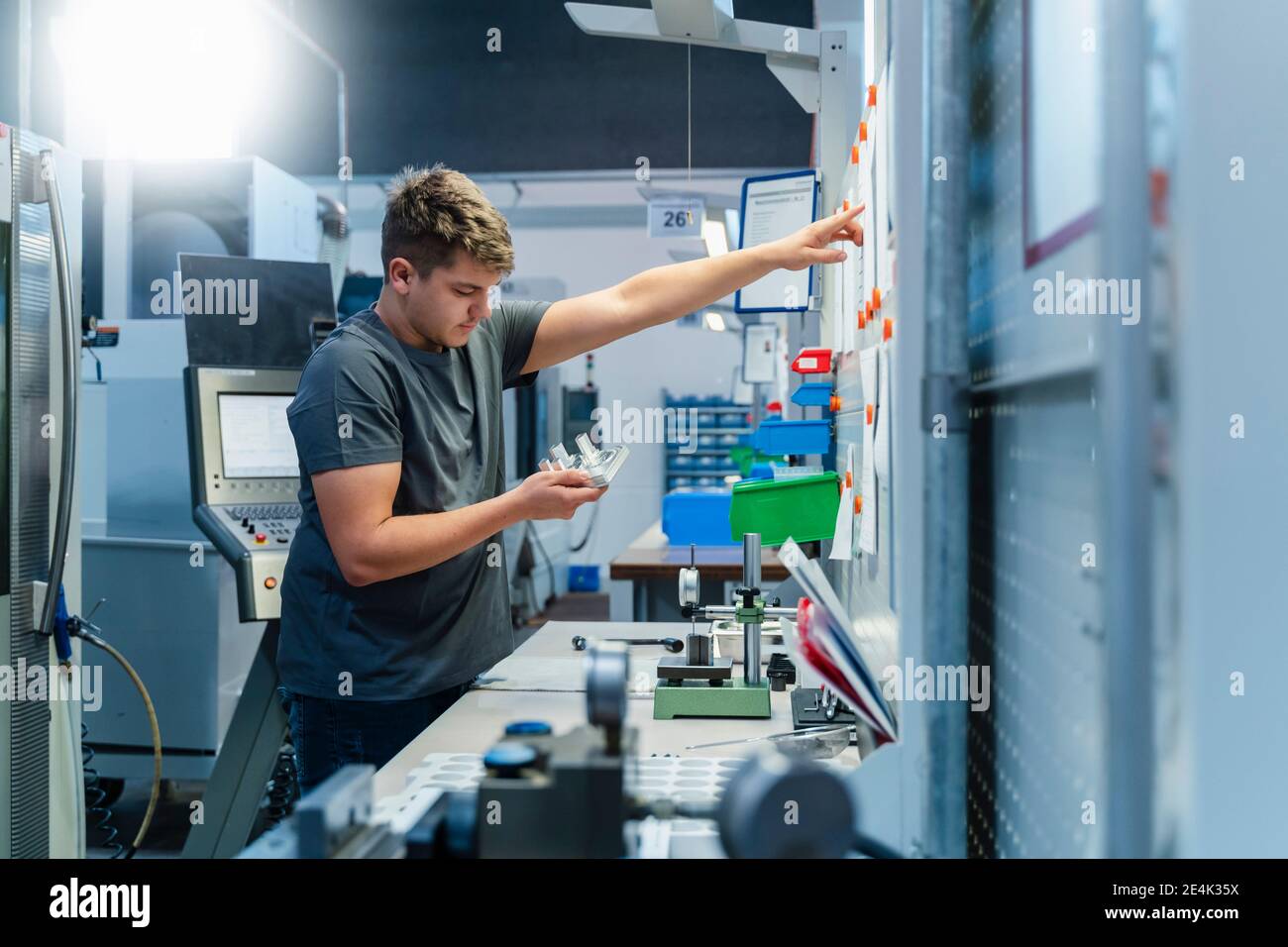 Engineer whiteboard hi-res stock photography and images - Alamy