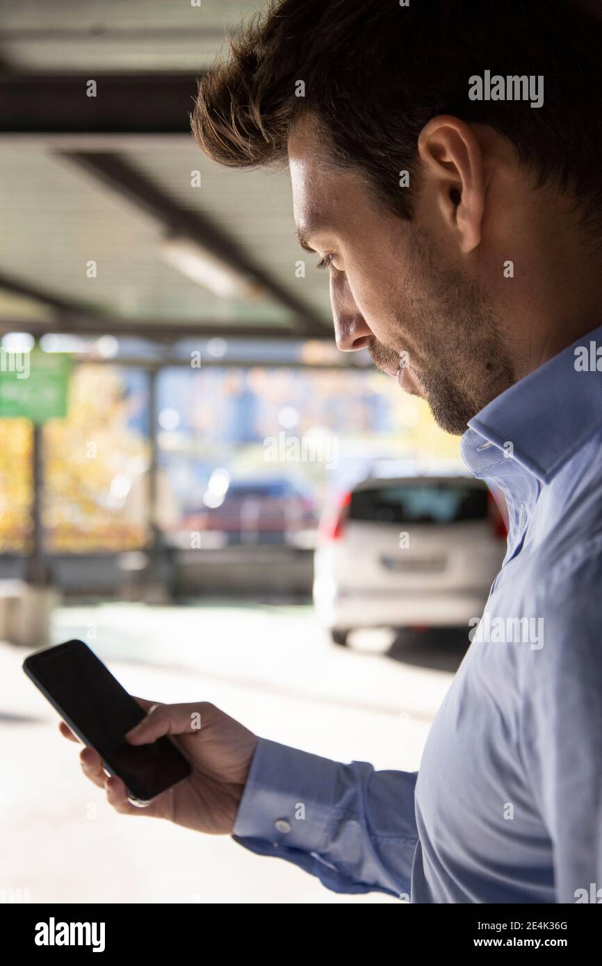 Hand holding mobile phone side on hi-res stock photography and images ...