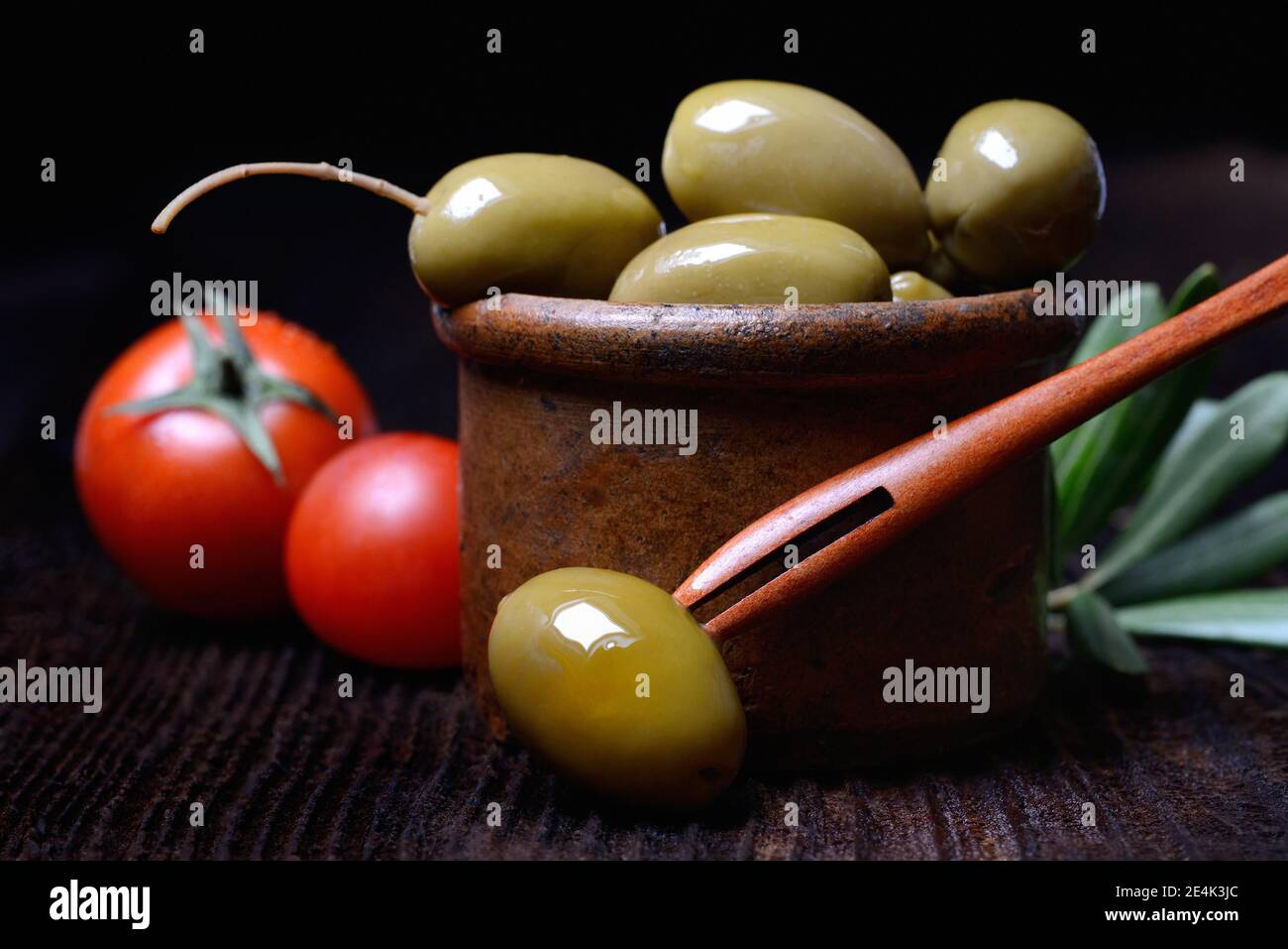 Green olives in clay dish, Olea spec., Chalkidiki olives, Greece Stock ...