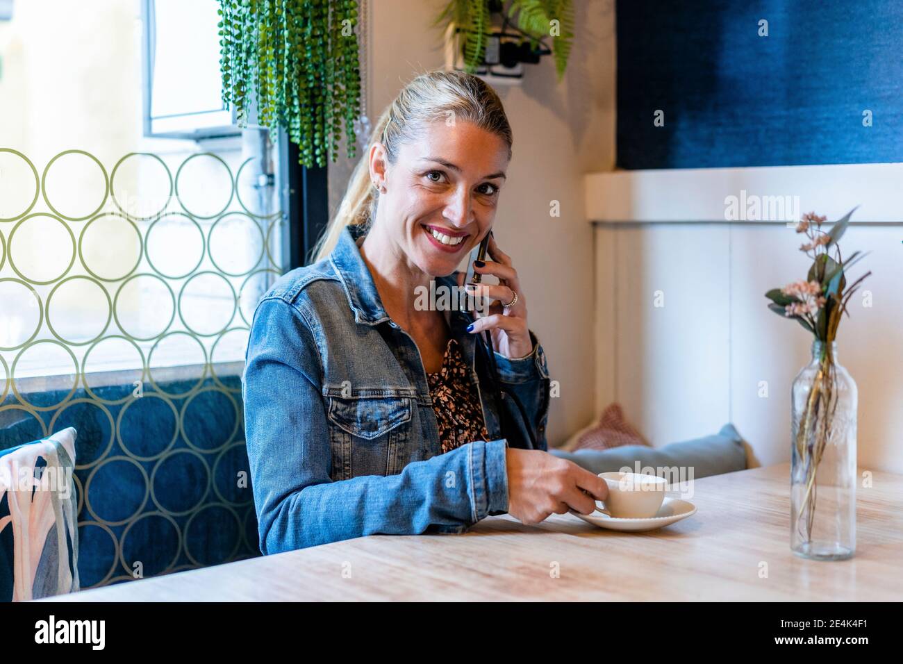 Adult talking into camera hi-res stock photography and images - Alamy