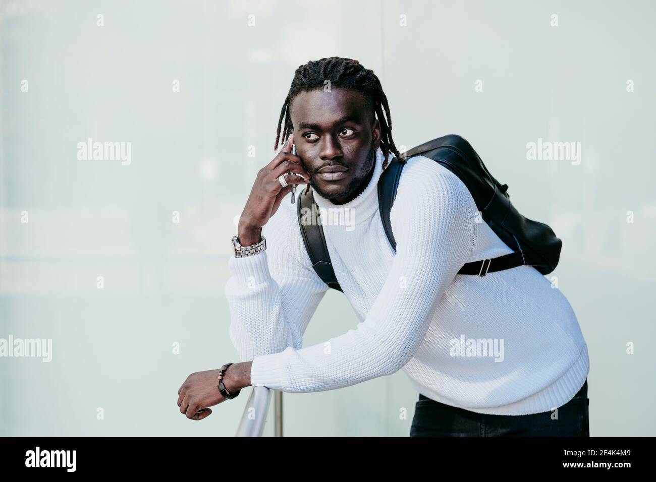 Man leaning against railing hi-res stock photography and images - Alamy