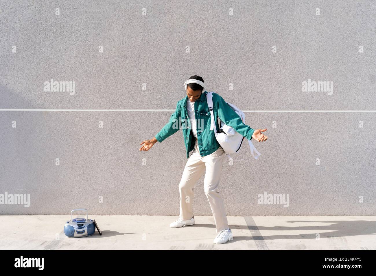 Dancing to radio hi-res stock photography and images - Alamy