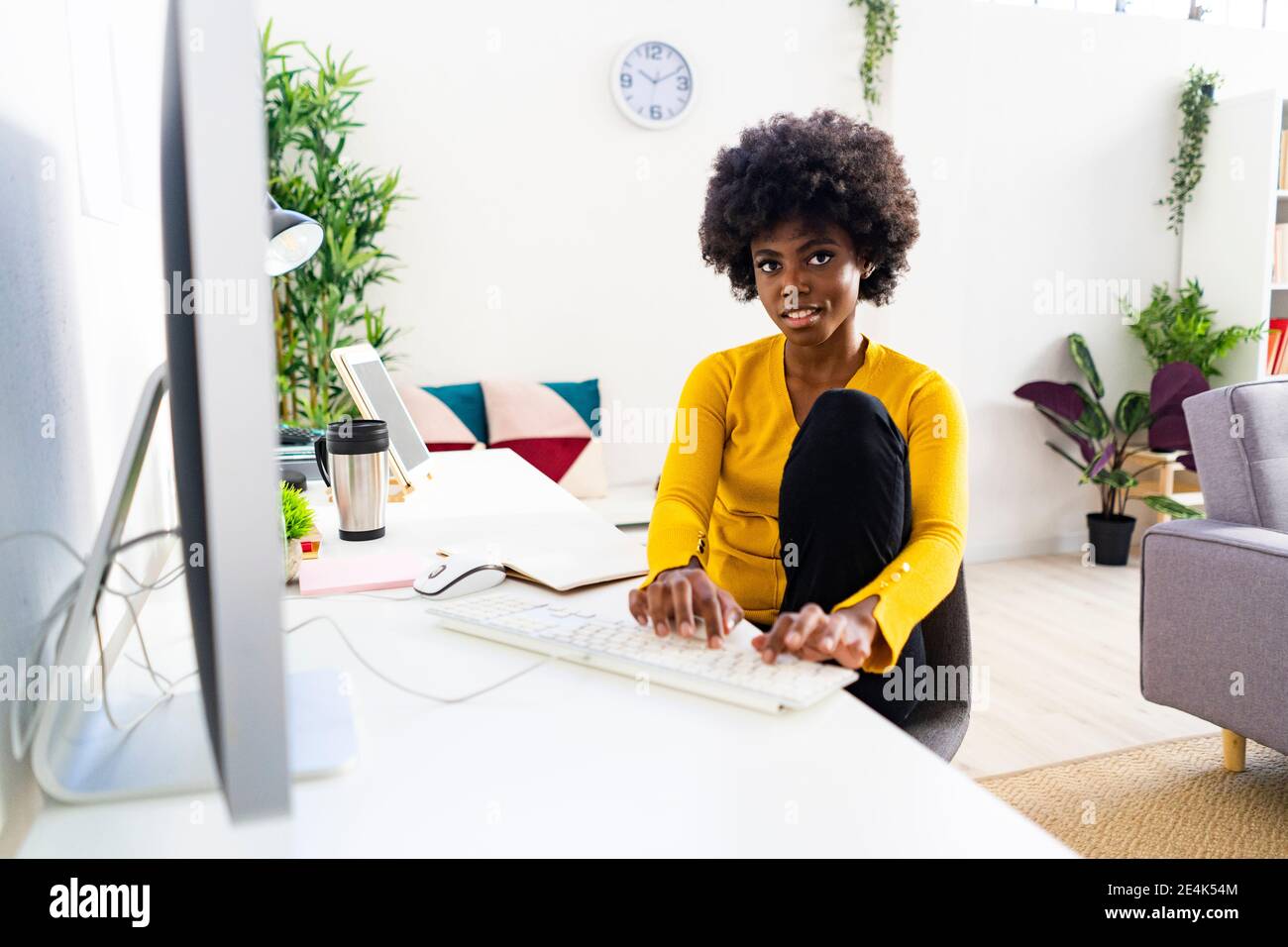 Computer sitting chair hi-res stock photography and images - Alamy