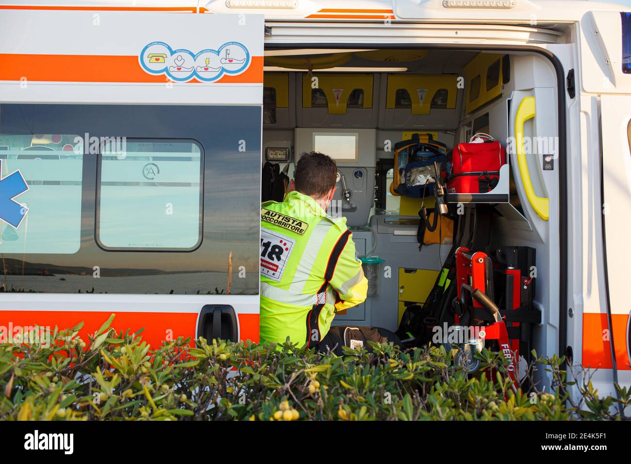 Hospital emergency chest pain center hi-res stock photography and ...