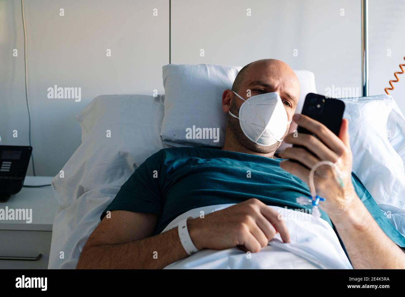 Patient hospital bed mask hi-res stock photography and images - Alamy