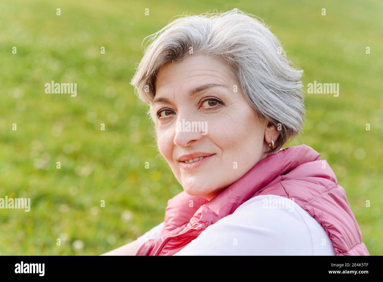 Smiling mature woman grey hair hi-res stock photography and images - Alamy