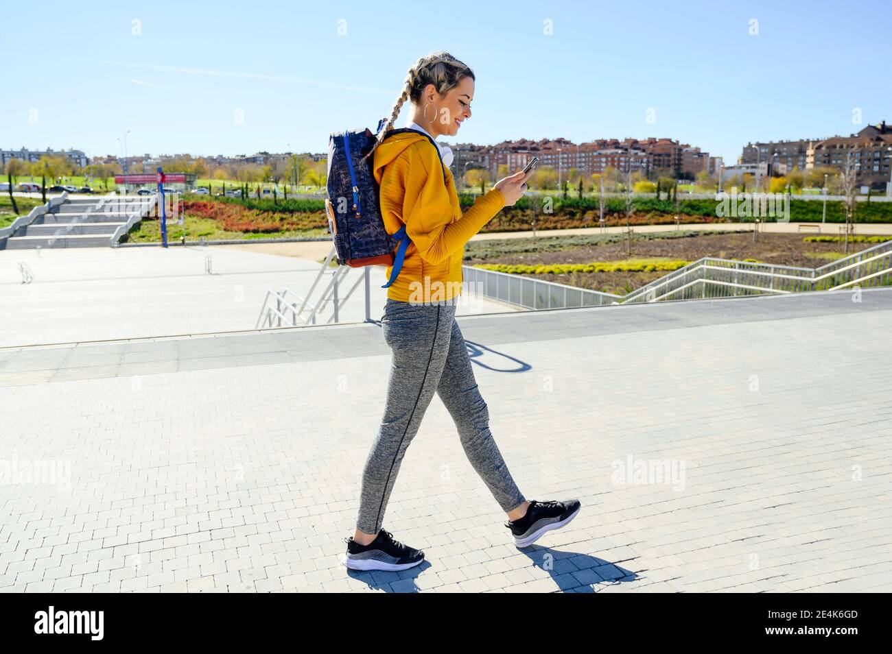 Athlete tracksuit hi-res stock photography and images - Alamy