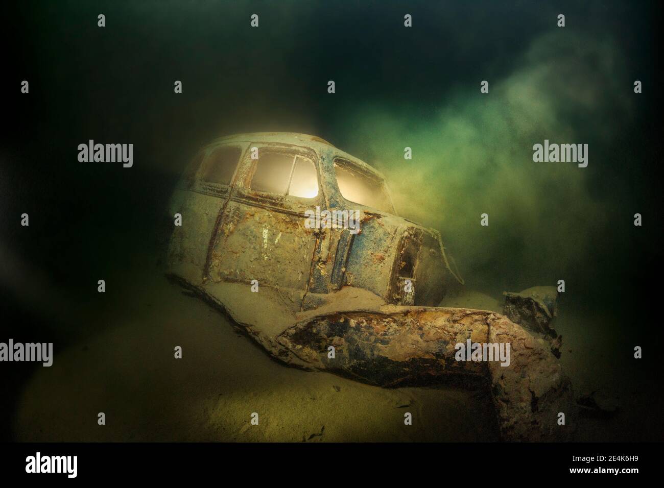 Sunken car hi-res stock photography and images - Alamy