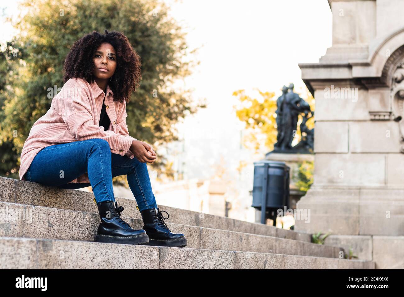 Cool sitting hi-res stock photography and images - Alamy