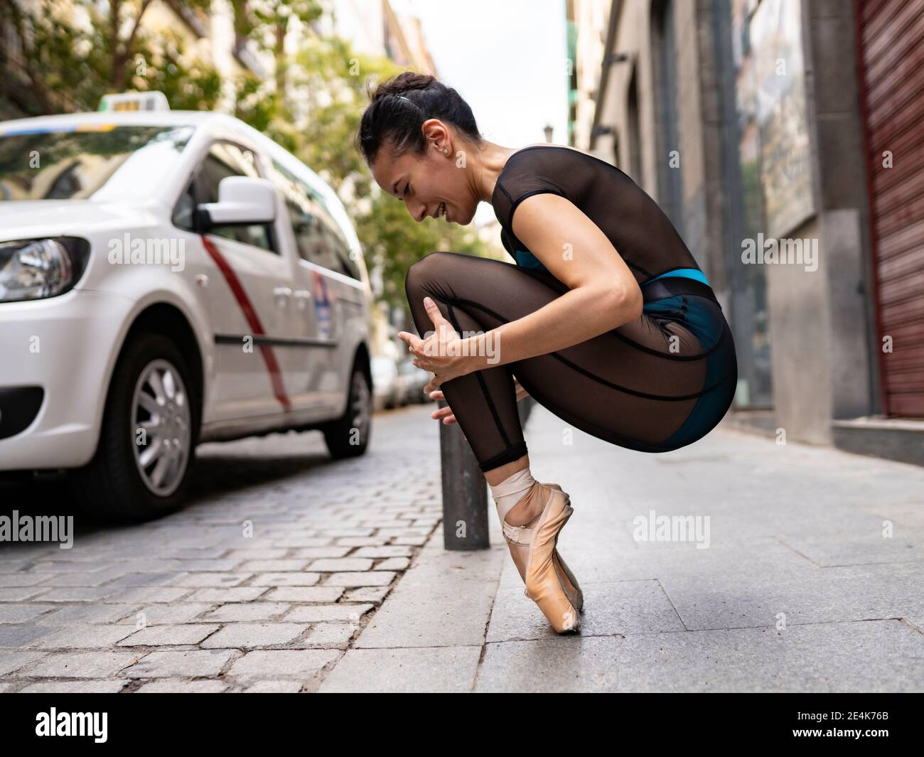 Crouching posture hi-res stock photography and images - Alamy