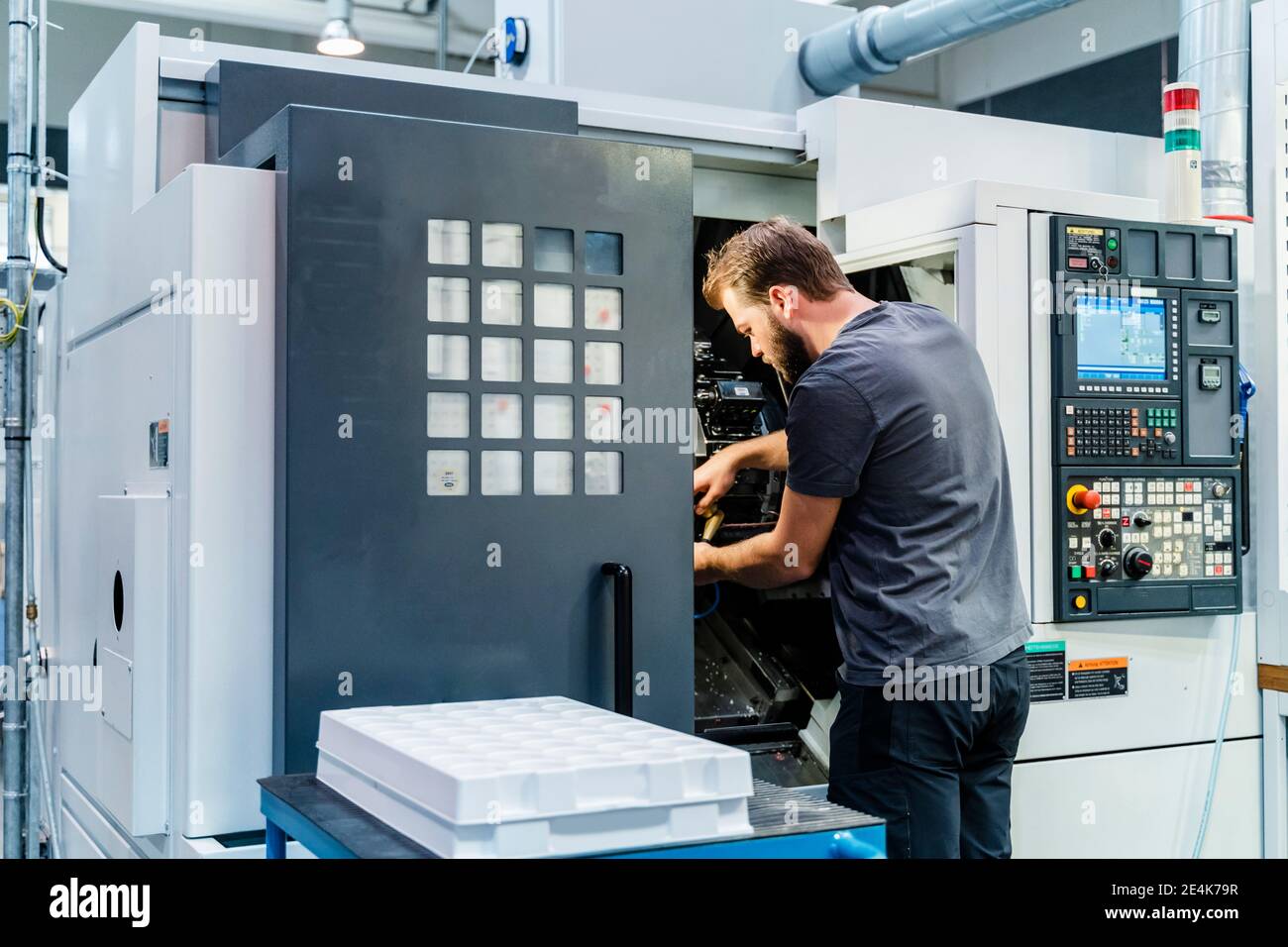 Technician industry hi-res stock photography and images - Alamy