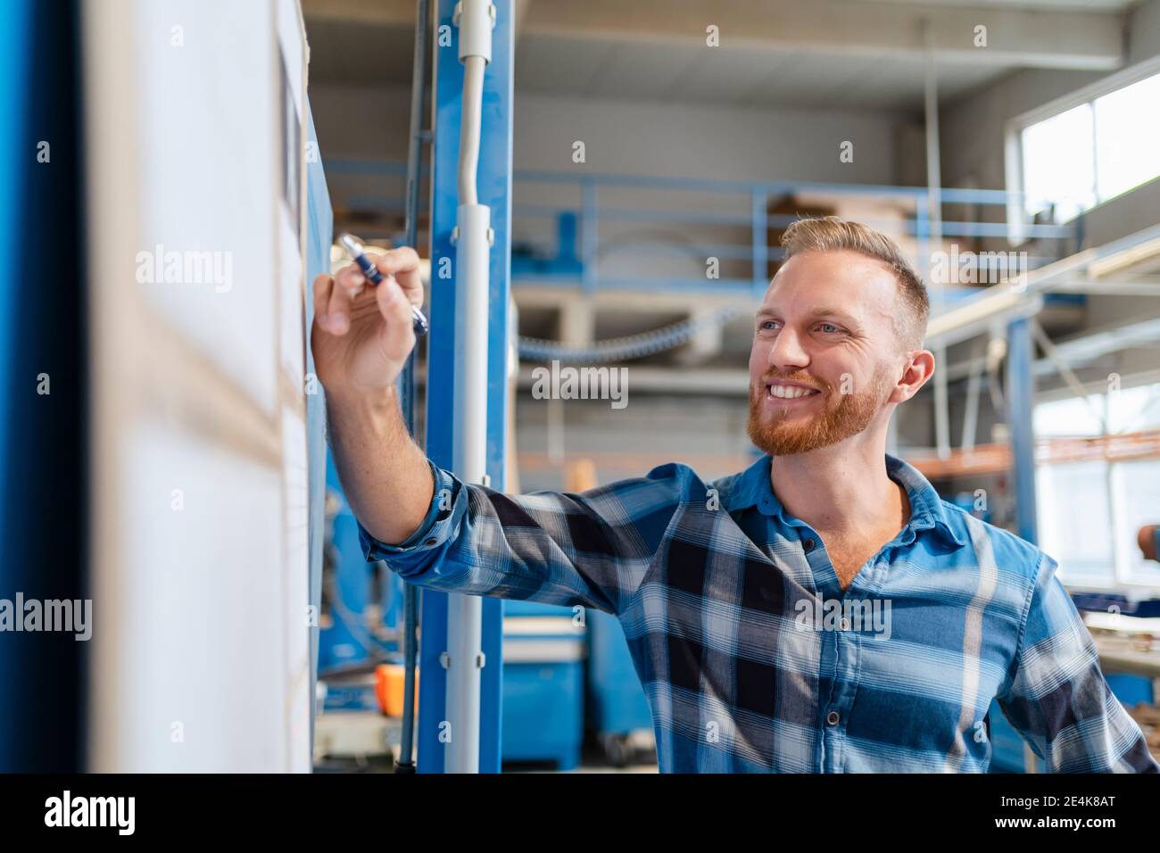 Hanging plans hi-res stock photography and images - Alamy
