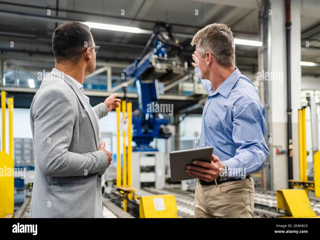 Factory supervisor discussion hi-res stock photography and images - Alamy