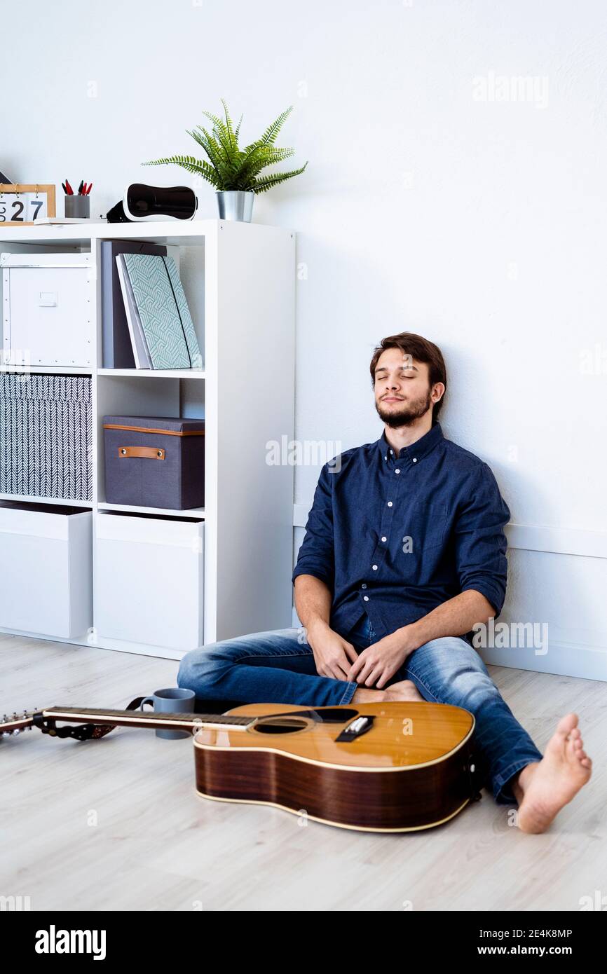 Resting guitar hi-res stock photography and images - Alamy
