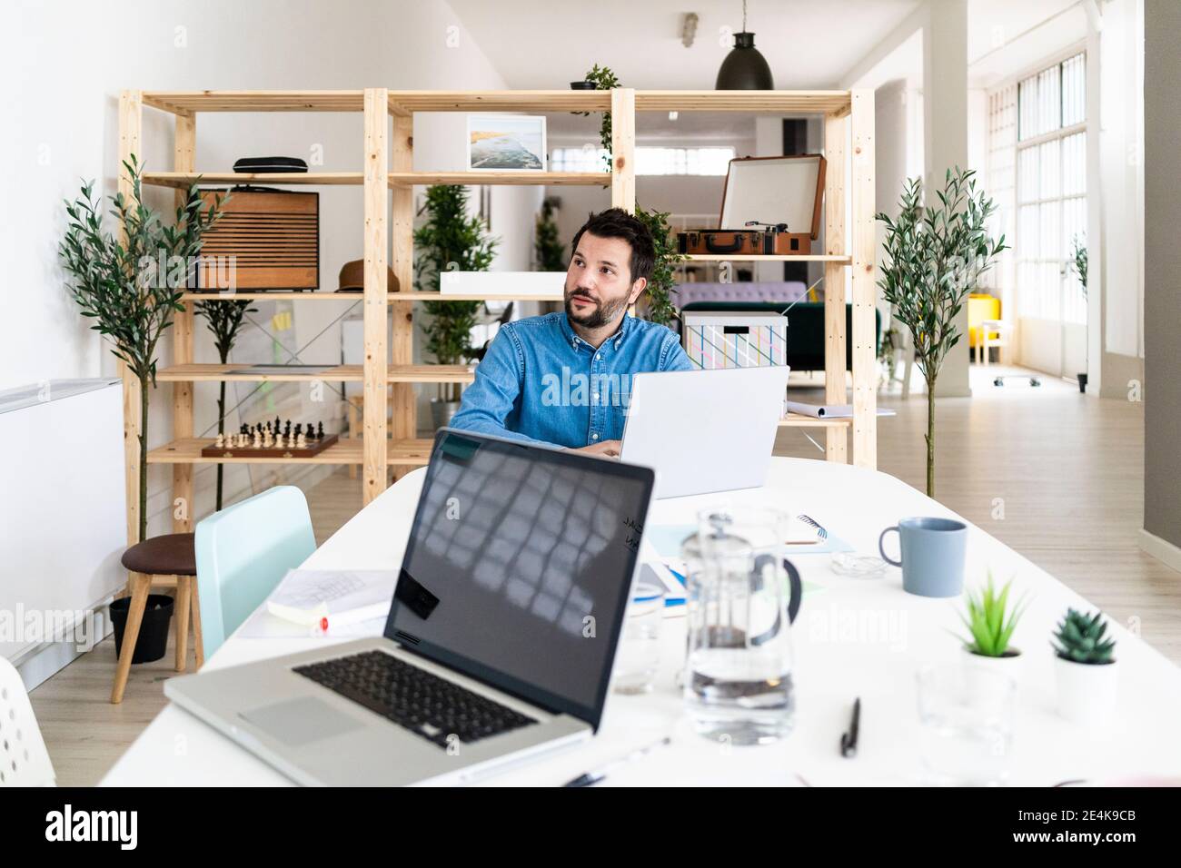 Business man working office hi-res stock photography and images - Alamy