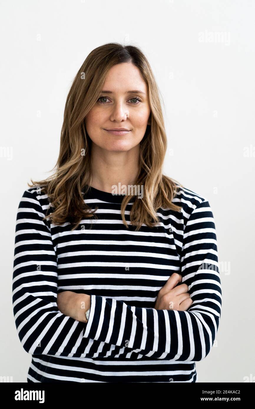 Studio portrait woman hi-res stock photography and images - Alamy