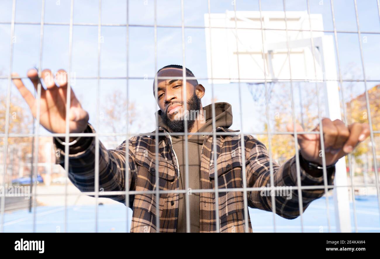 Field behind fence hi-res stock photography and images - Alamy