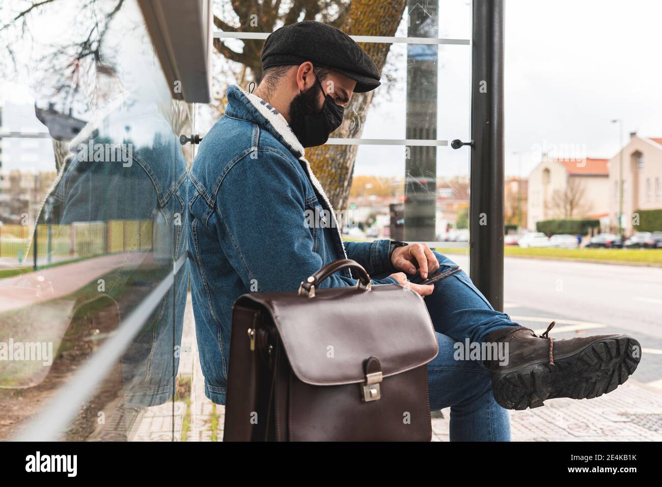 Smart bus stop hi-res stock photography and images - Alamy