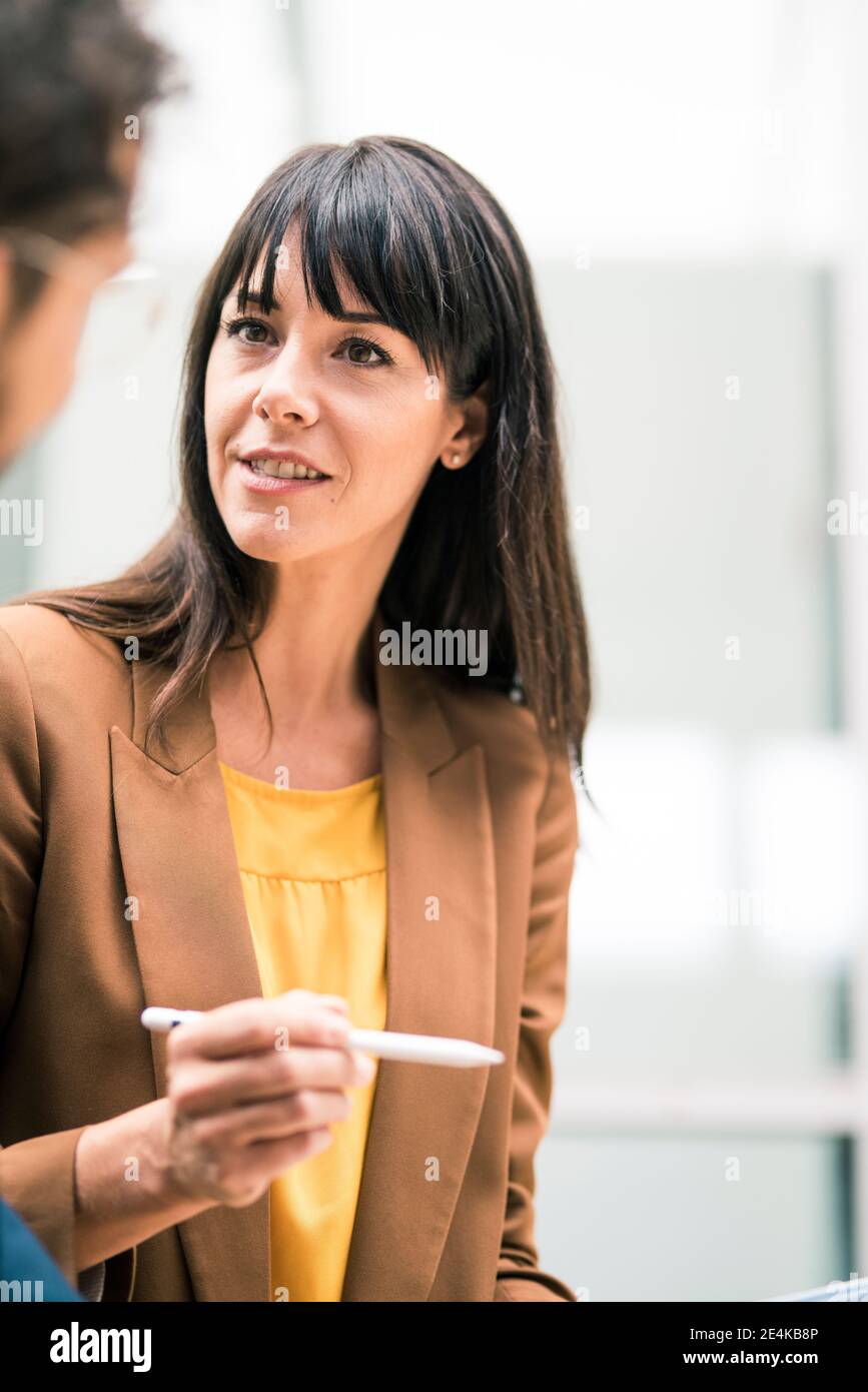 Female entrepreneur talking male colleague hi-res stock photography and ...