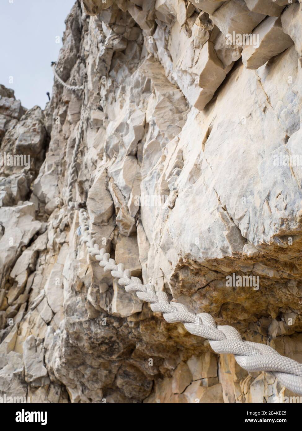 Hanging cliff hi-res stock photography and images - Alamy