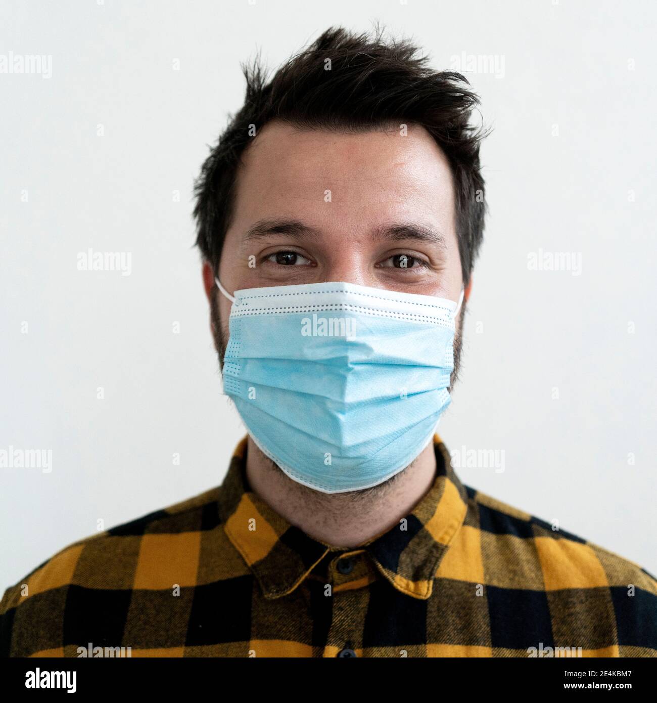 Man wearing mask face portrait hi-res stock photography and images - Alamy