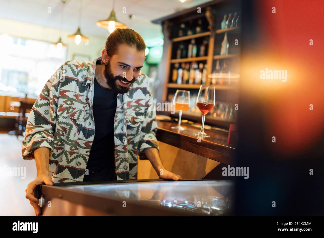 Man playing pinball hi-res stock photography and images - Alamy