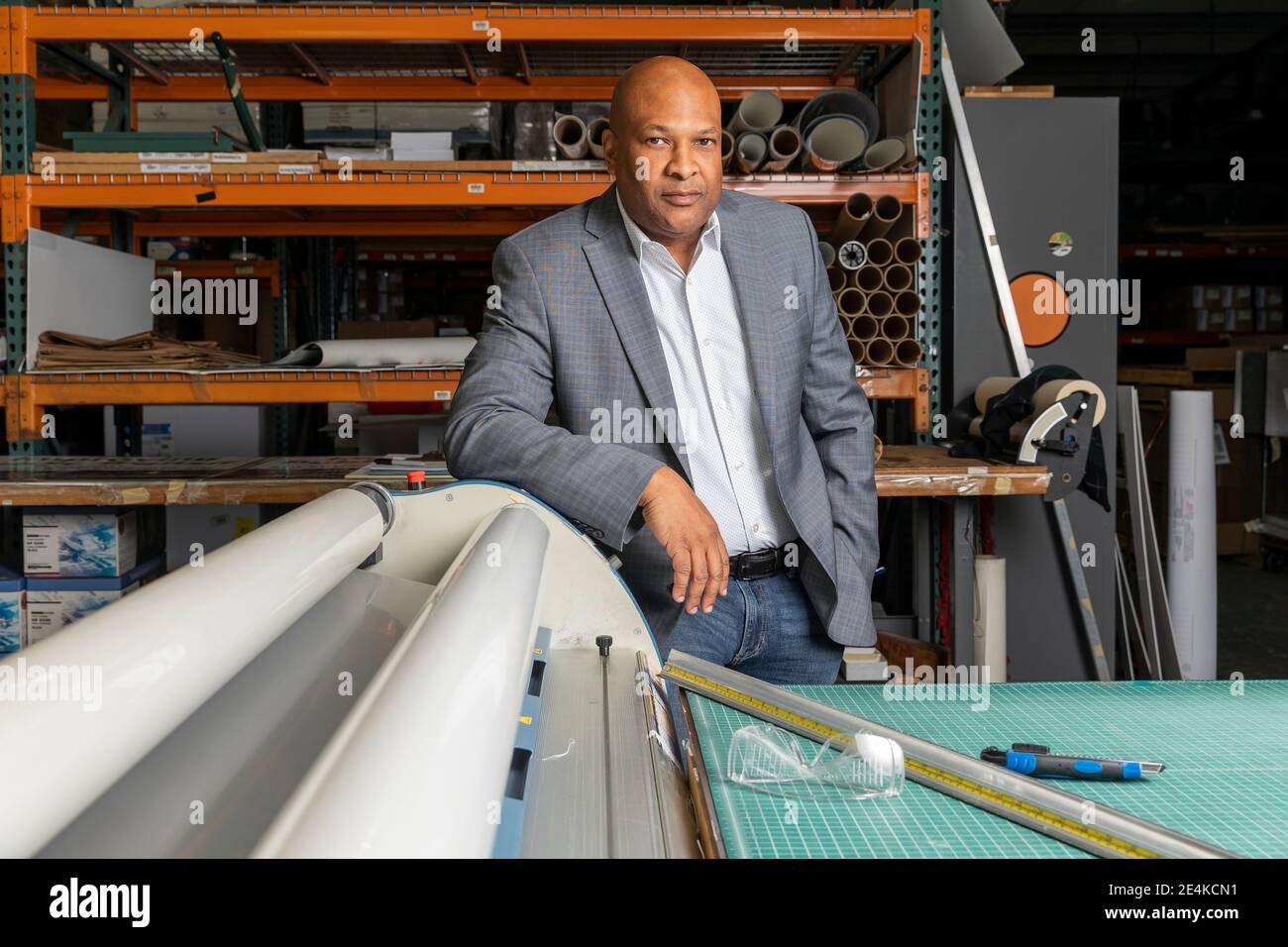 Business suit shop hi-res stock photography and images - Alamy