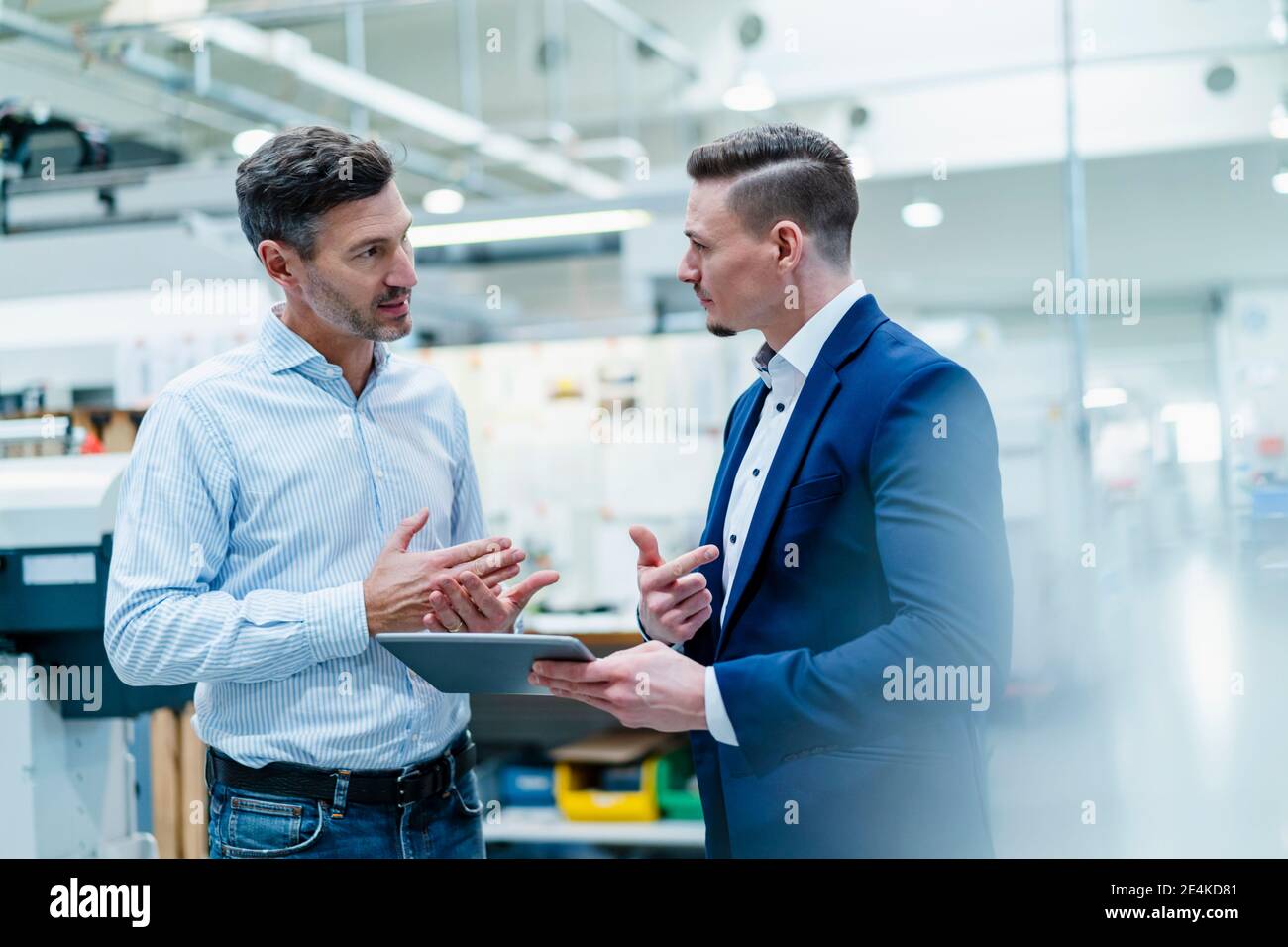 Digital conversation hi-res stock photography and images - Alamy