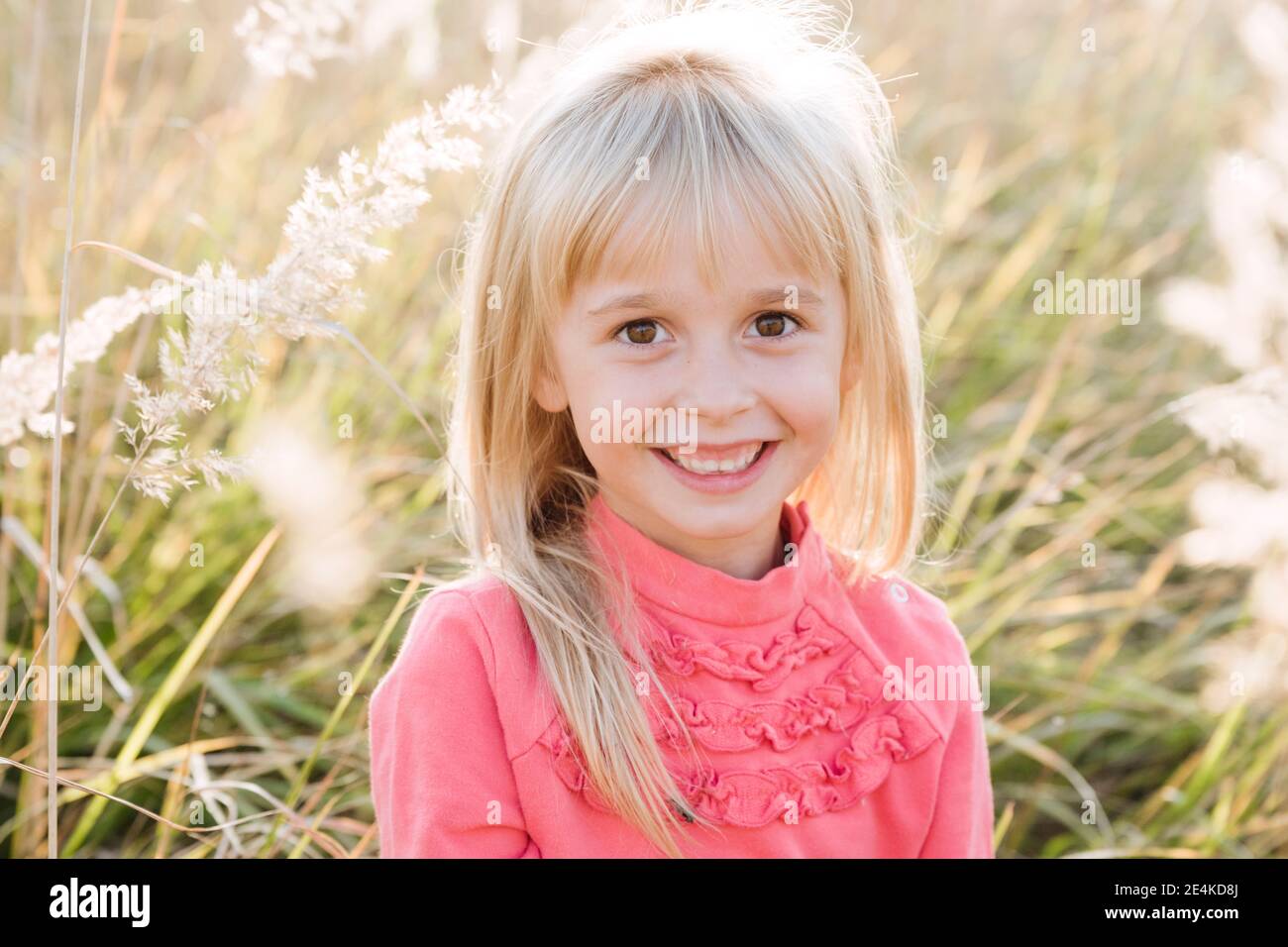 Cute happy girl smiling camera hi-res stock photography and images - Alamy