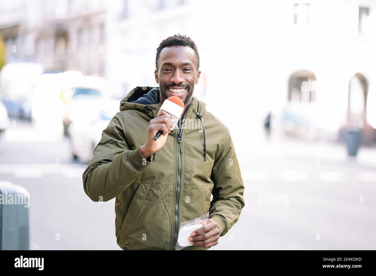 Journalist microphone hi-res stock photography and images - Alamy