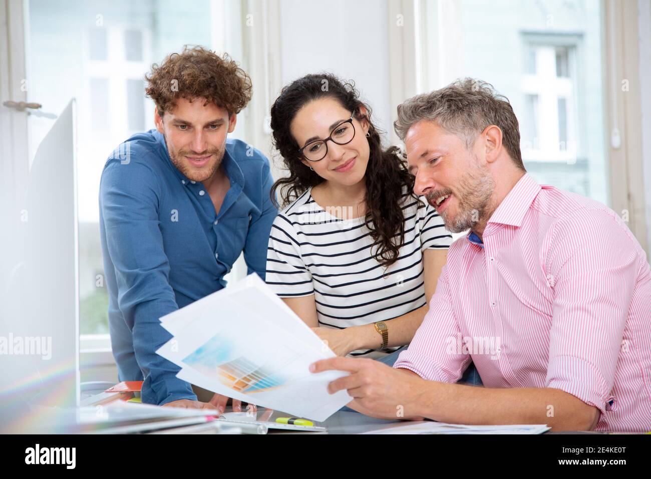 Professional meeting table hi-res stock photography and images - Alamy