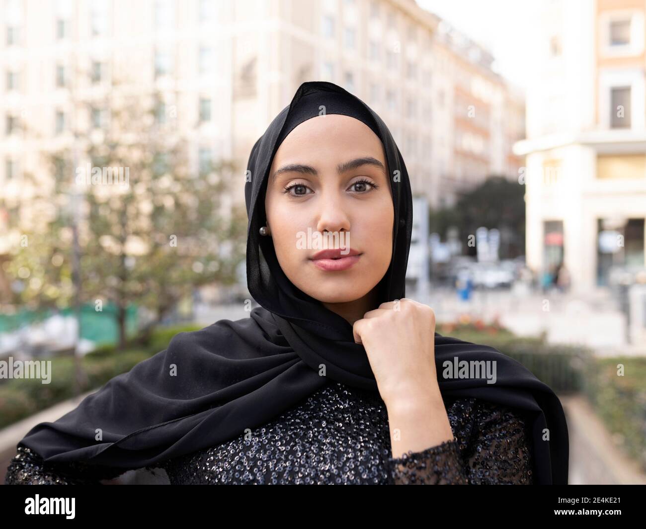 Beautiful black young woman hi-res stock photography and images - Alamy