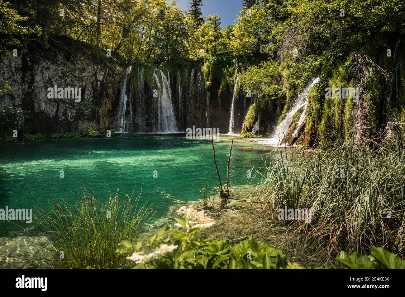 Turquoise lake hi-res stock photography and images - Alamy